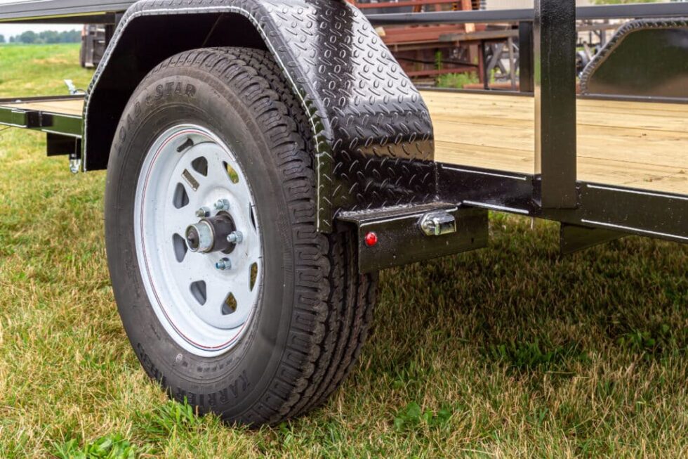 Durable, Diamond-Plate Fenders | Greenfield Trailers